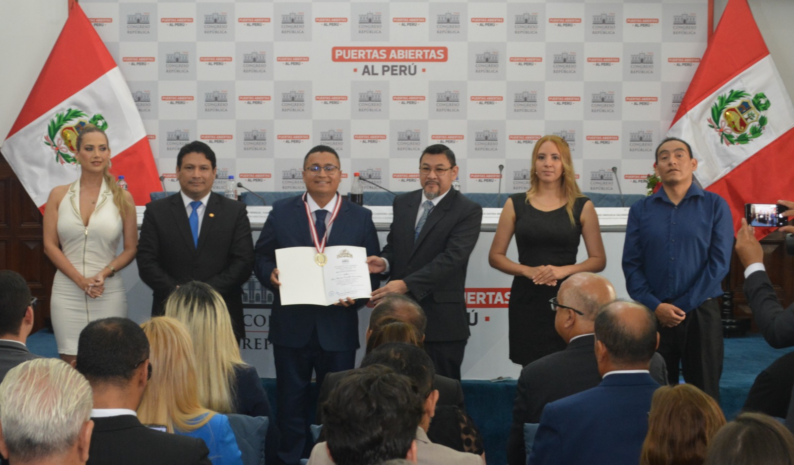 Max Moisés Trujillo Saavedra es reconocido en el Congreso de la ...